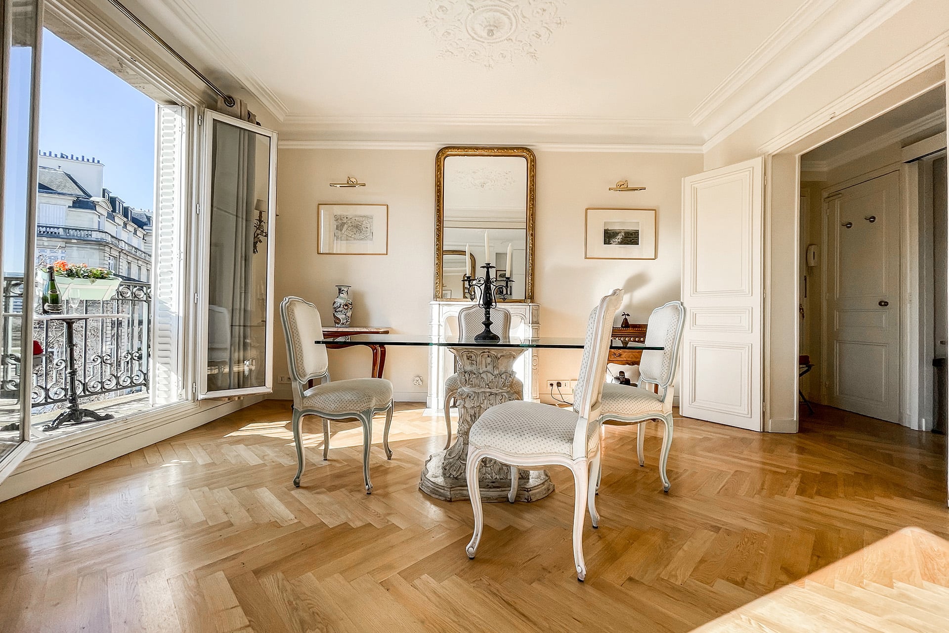 Luminous Apartment With Balcony And Dreamy Eiffel Tower Views